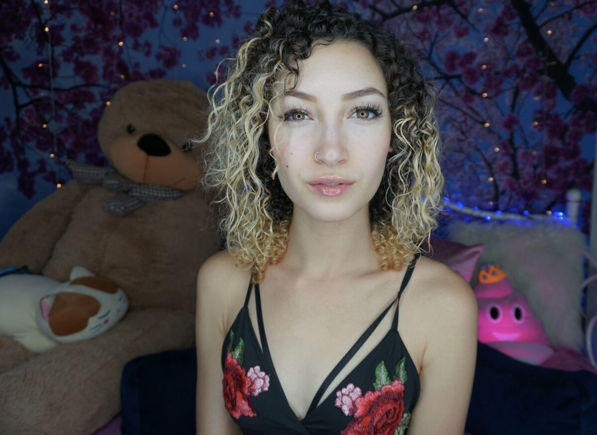 Picture Tagged With Bambii Bonsai Brunette Camgirl Chaturbate